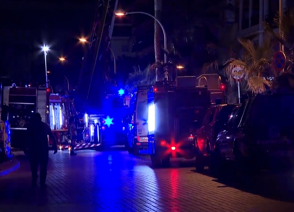 Restaurant collapse kills 4 and injures 16 in popular vacation town ...