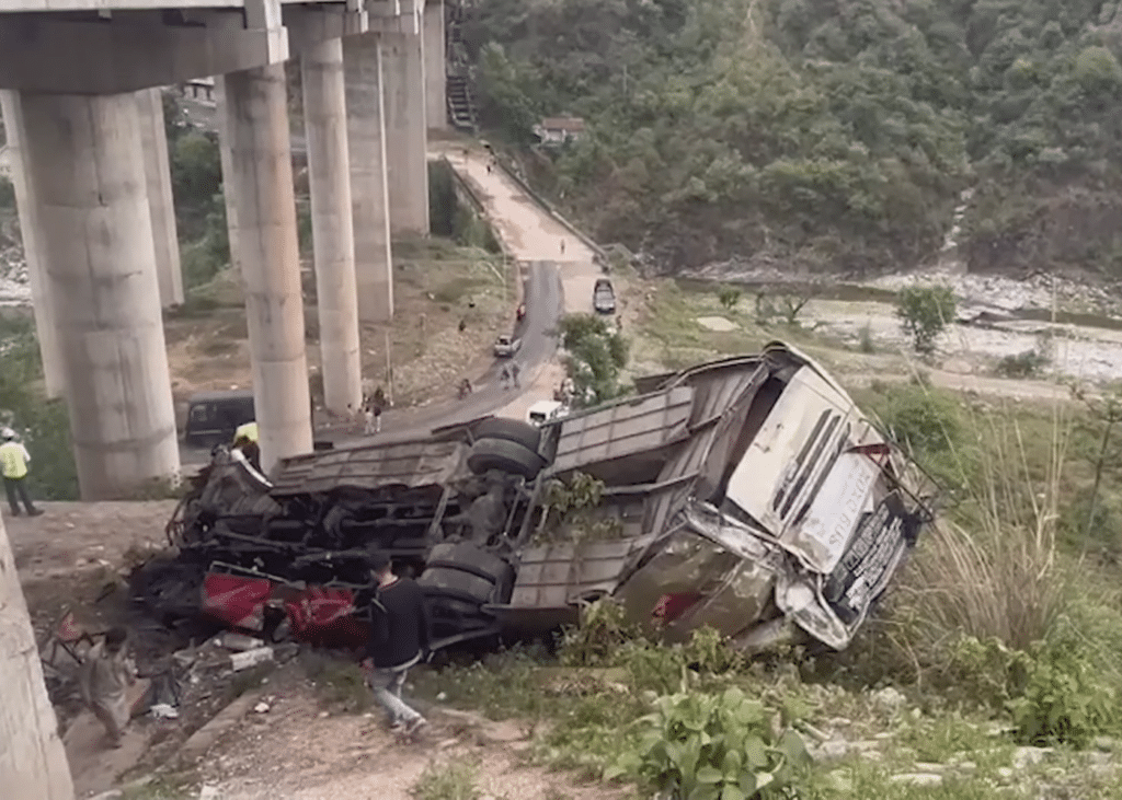 Bus plunge kills at least 21 people - Informing News