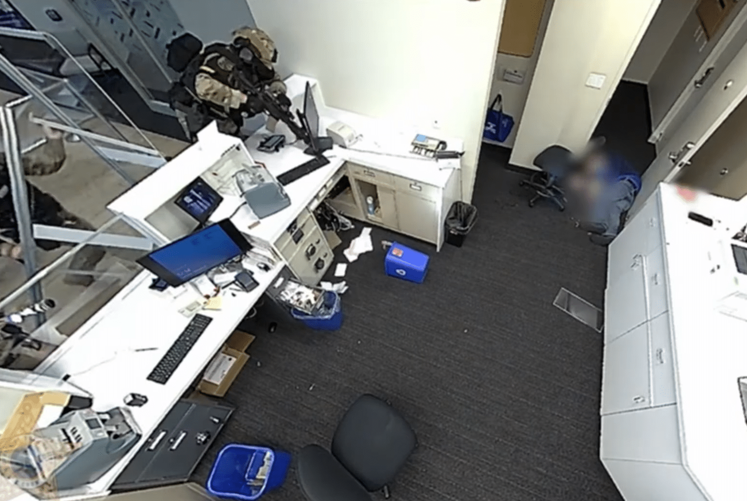 Sniper shoots bank robber to save hostages - Informing News